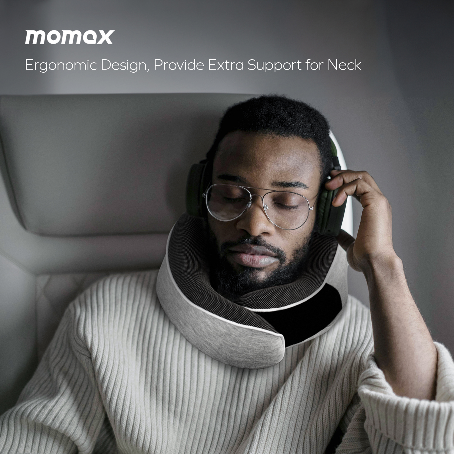 MOMAX 1-WORLD ERGONOMIC TRAVEL PILLOW | Space.ae